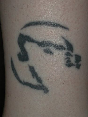 Minimalist wolf tattoo with howling wolf head - Tattooimages.biz